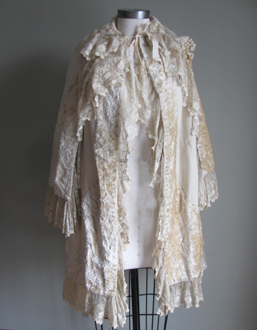 Rare and Exquisitely Beautiful 1900s Ivory Cape With Silk Cut Velvet ...