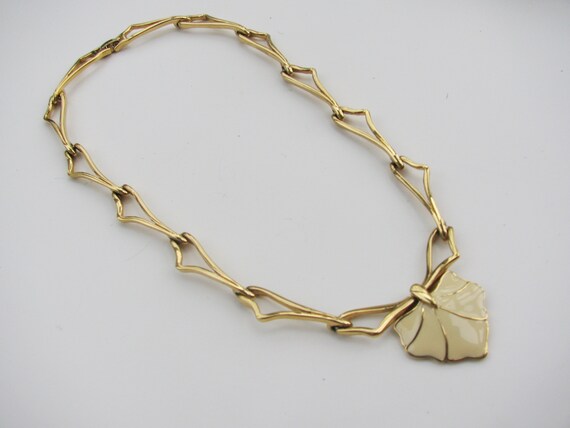 Vintage 1960s Ivory Enamel Shell and Gold Link Neckla… - Gem