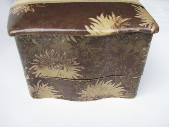 Vintage 1890s Celluloid Box depicting a fashionable w… - Gem