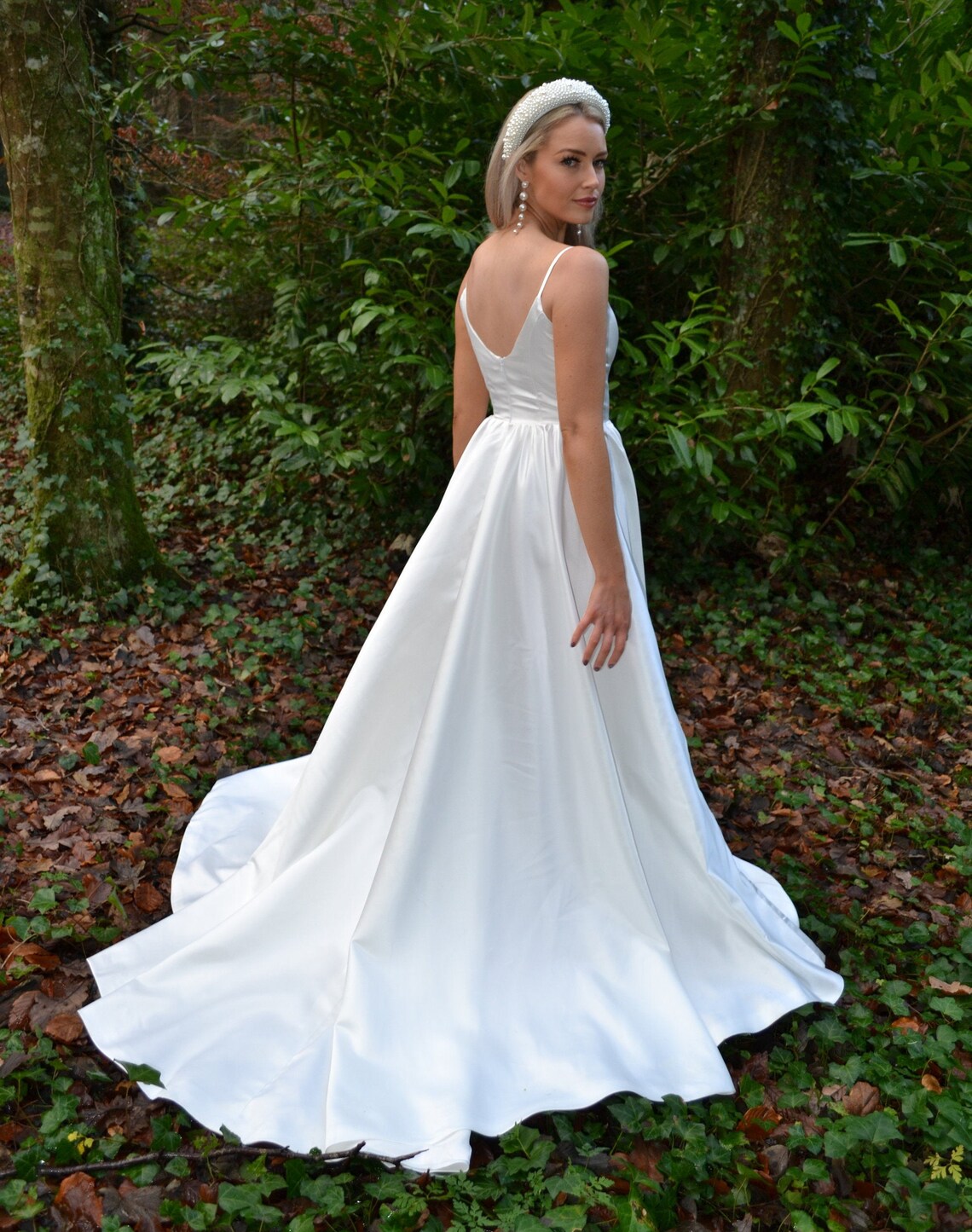 Simple Modern Bridal Gown / Wedding Dress / Elegant Bride / | Etsy