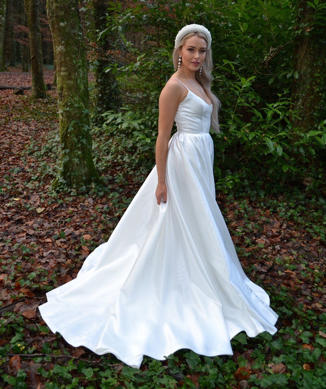 Simple Modern Bridal Gown / Wedding Dress / Elegant Bride / | Etsy