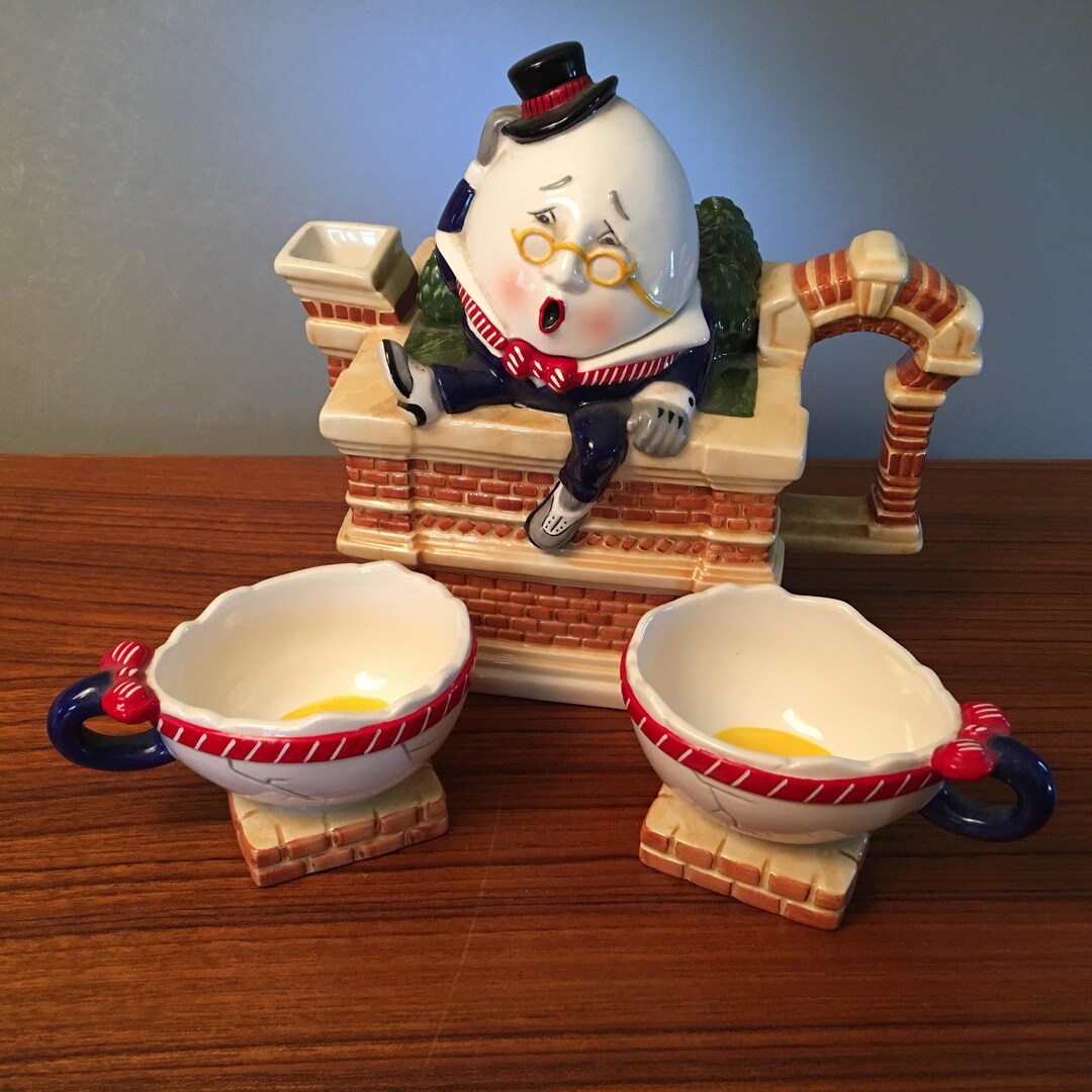 Vintage Humpty Dumpty Department 56 Teapot Set With Two Egg Shaped Cups ...