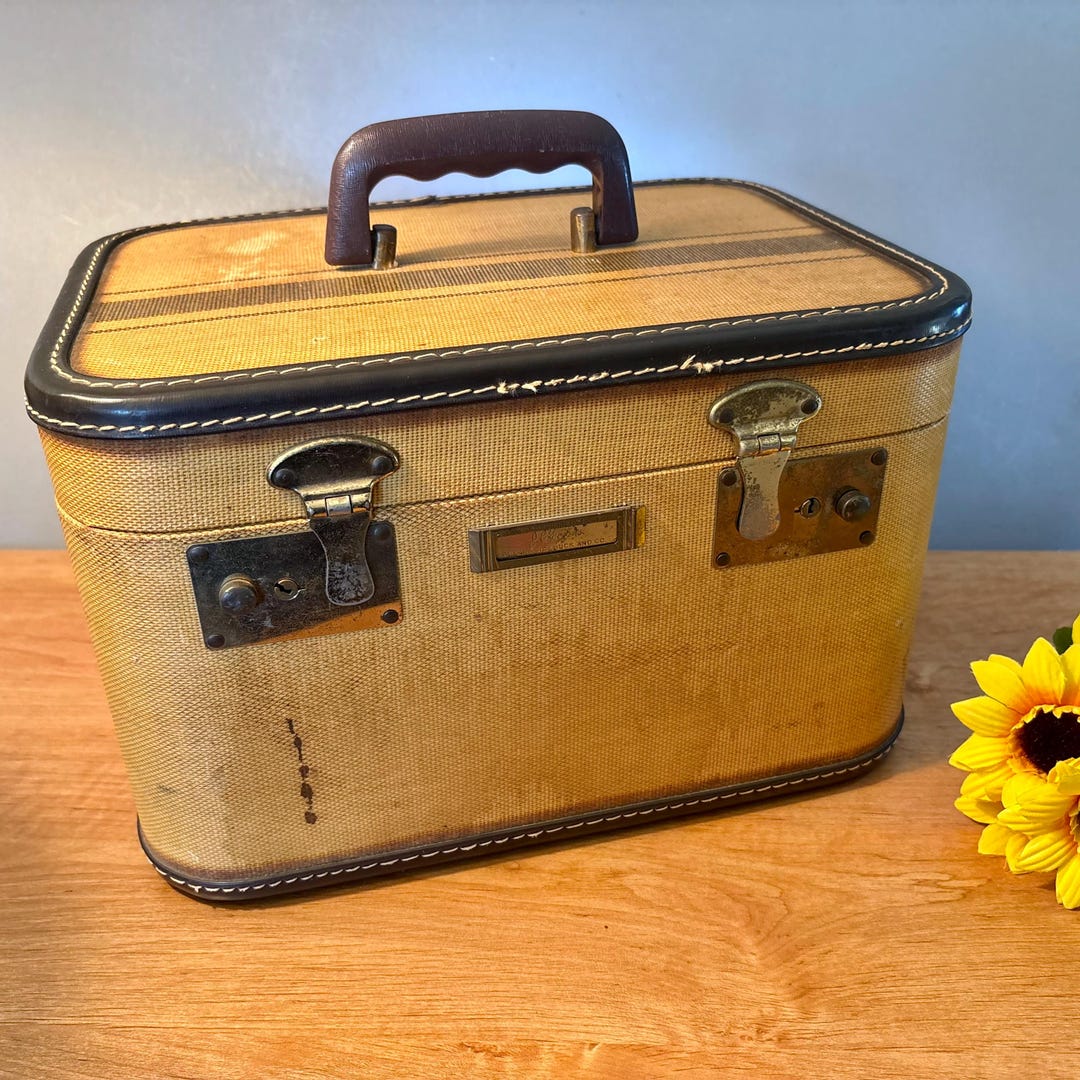 Vintage J.C. Higgins Train Case With Latches and Mirror by Sears ...