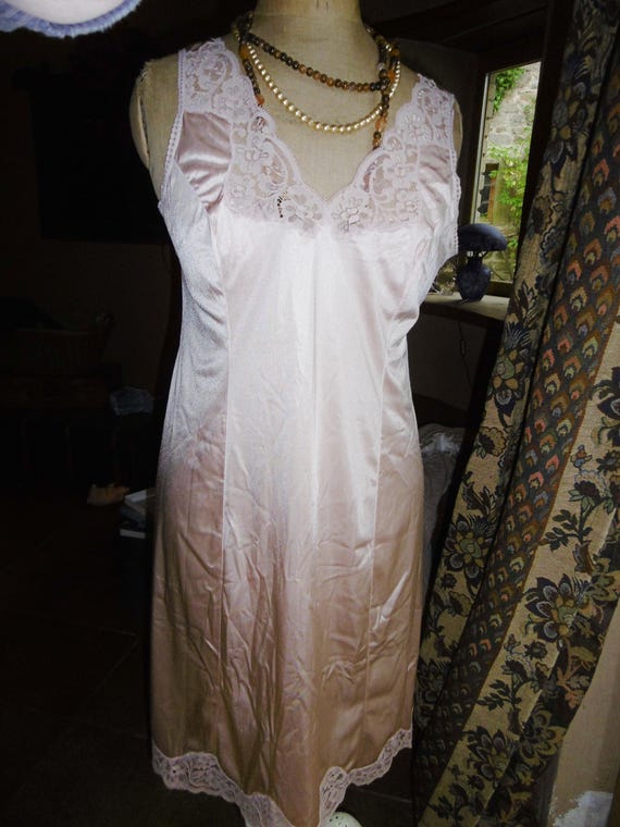 1970s "Doralyse" coffee cream colour lingerie, French… - Gem