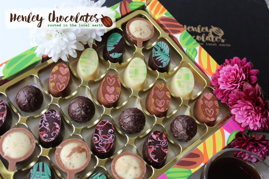 Handmade Artisan Chocolate Selection Box: Gourmet Truffles & Caramels ...