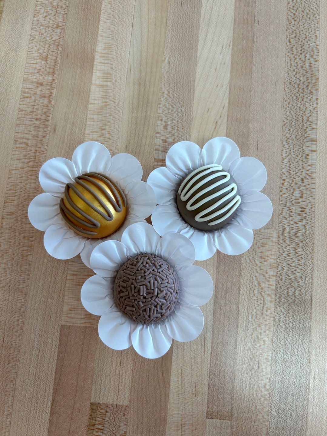 White Wrappers for Holding Chocolate Truffles/ Rustic Wedding ...