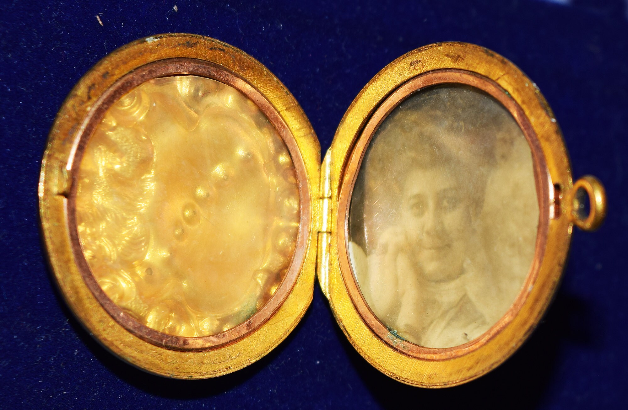 Late 1800s Solid Gold Locket With Photograph and Diamonds. - Etsy