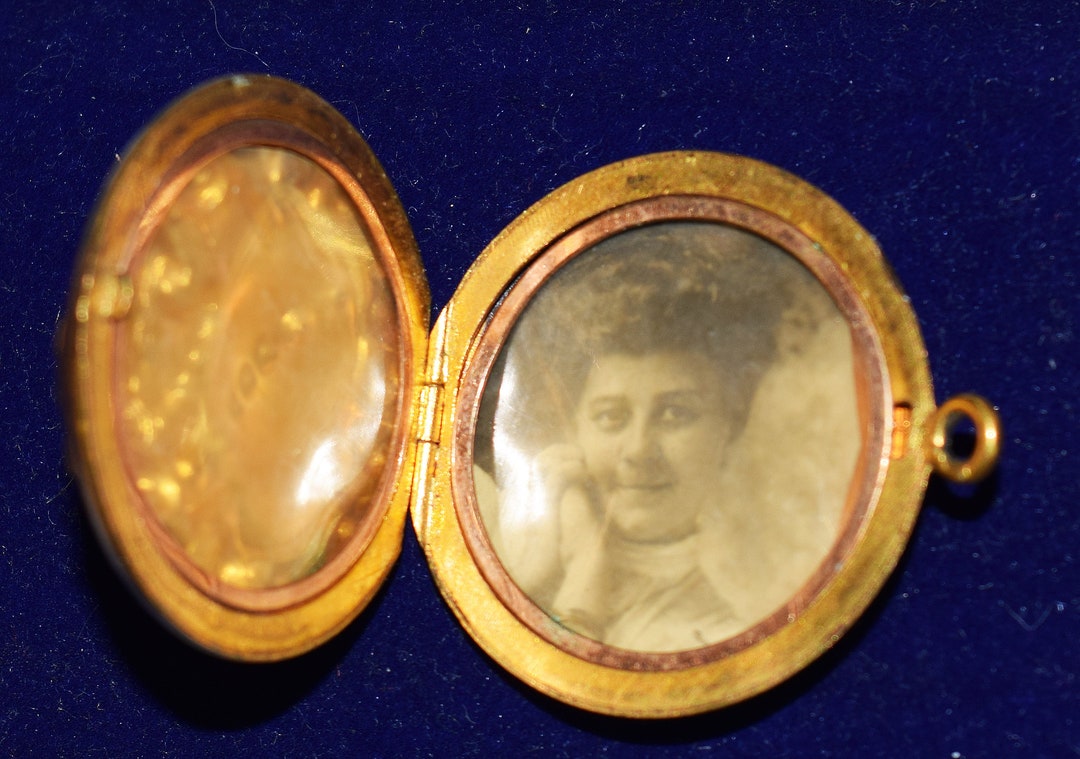 Late 1800s Solid Gold Locket With Photograph and Diamonds. - Etsy