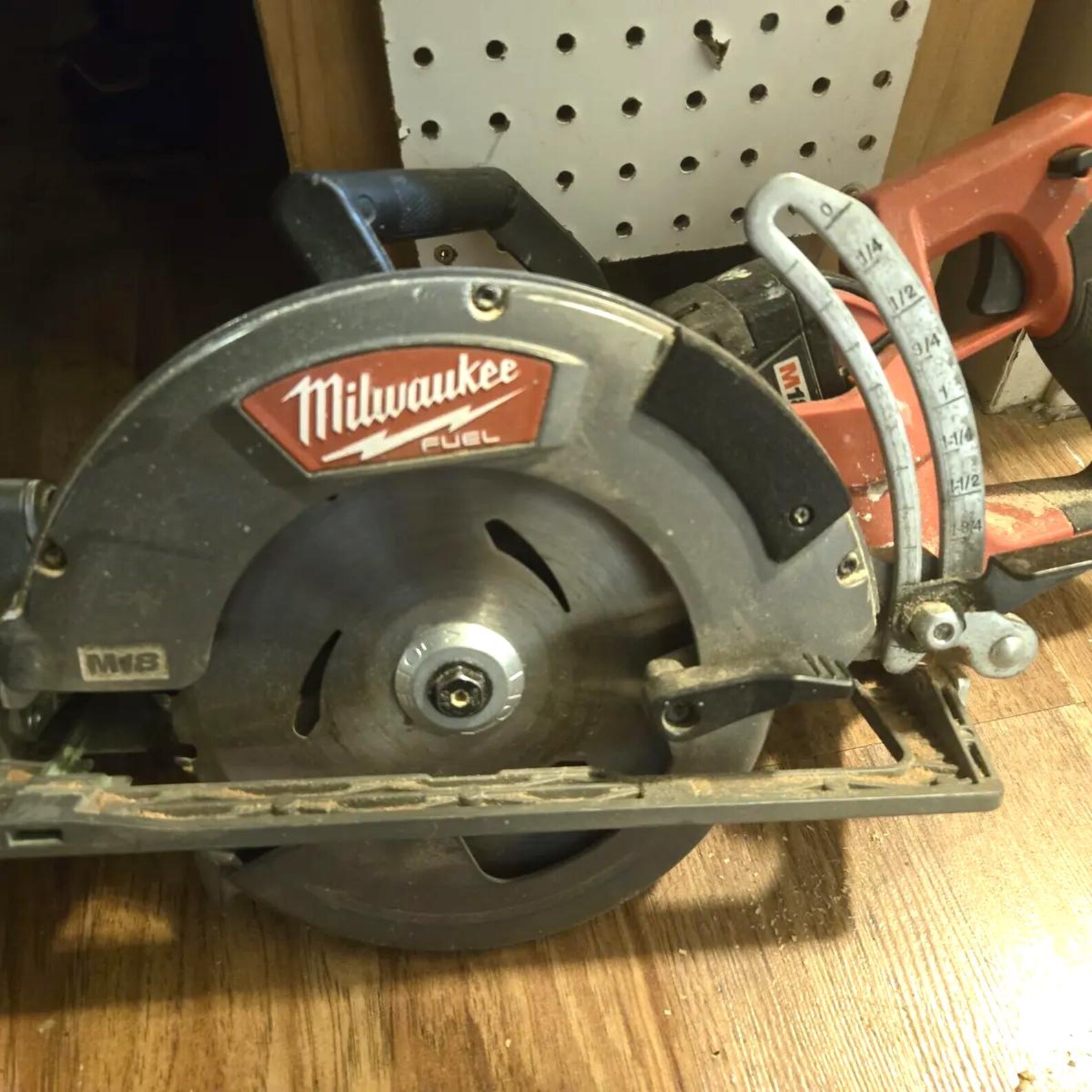 Milwaukee M18 2631, 2732-20 and 2830-20 Circular Saw Dust Port Cover V2 ...