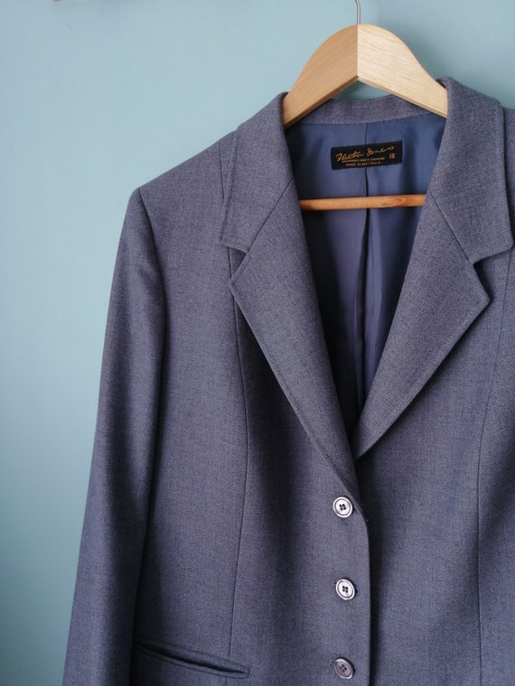 VINTAGE. Australian made grey wool blazer. Size 18. *… - Gem
