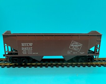 Ho Scale Milwaukee Road Two Bay Hopper by Athearn 94537 - Etsy
