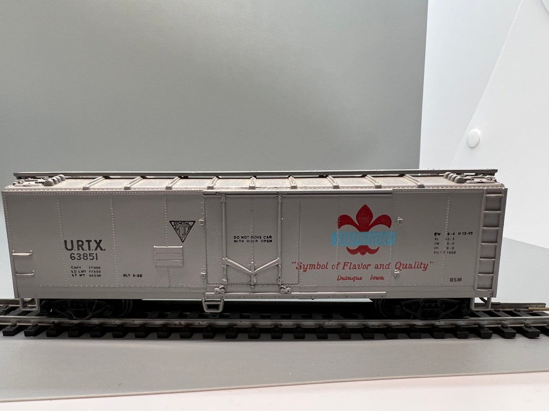 HO Scale Dubuque Packing Vintage Reefer by Train Miniatures 63851/no ...