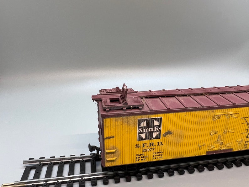 HO Scale Santa Fe Vintage Reefer #25977/no Box - Etsy