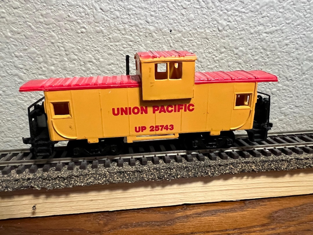 HO Scale Union Pacific Caboose # 25743/no Box - Etsy