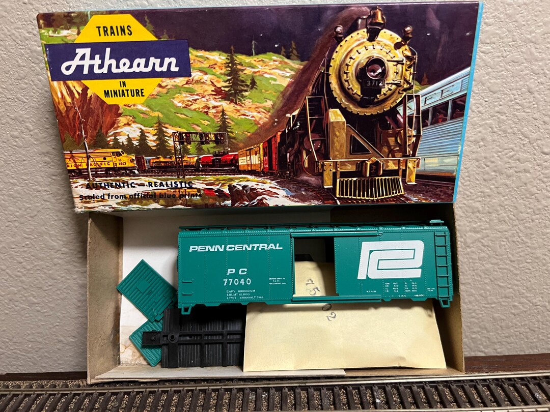 HO Scale Penn Central 40' Boxcar by Athearn #77040/box - Etsy