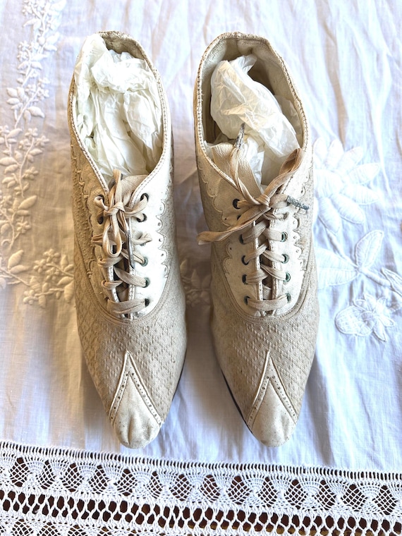 Antique 1890’s Shoes , Dark Beige Woven Cloth and Le… - Gem