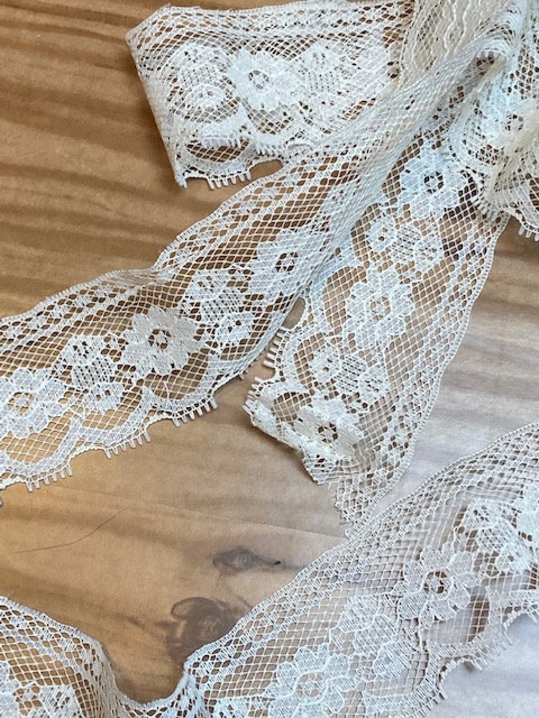 Vintage Ivory Flat Lace Trim 2