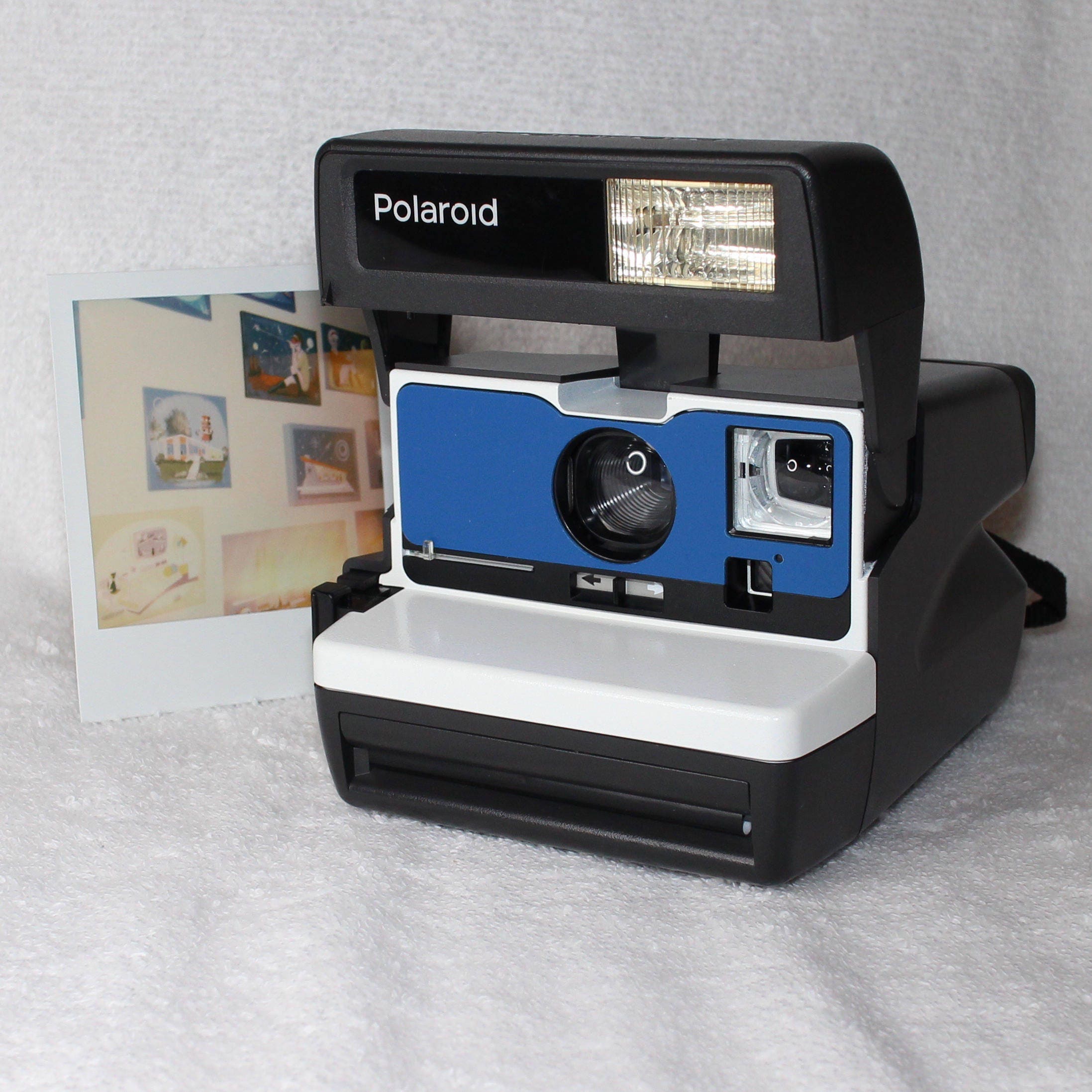 White and Blue Front Fully Working Polaroid 600 OneStep With Close Up ...