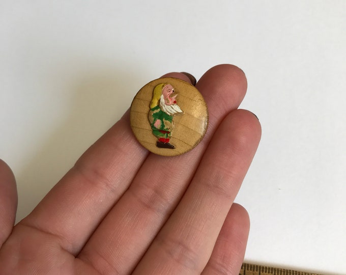 Vintage Wooden Hand Painted Snow White and the 7 Dwarfs Sneezy Button ...
