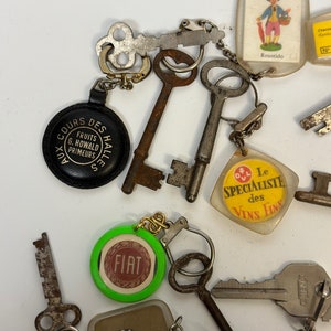 One Dozen Vintage French Advertising Keychains With Vintage Keys (lot ...