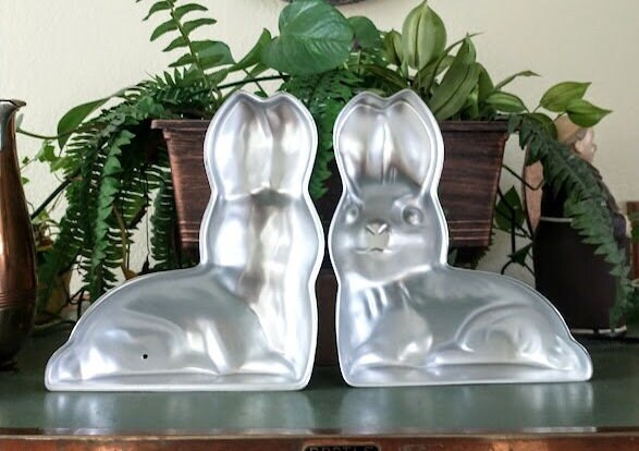 VTG Easter Bunny Cake Mold Wilton Co. - Etsy
