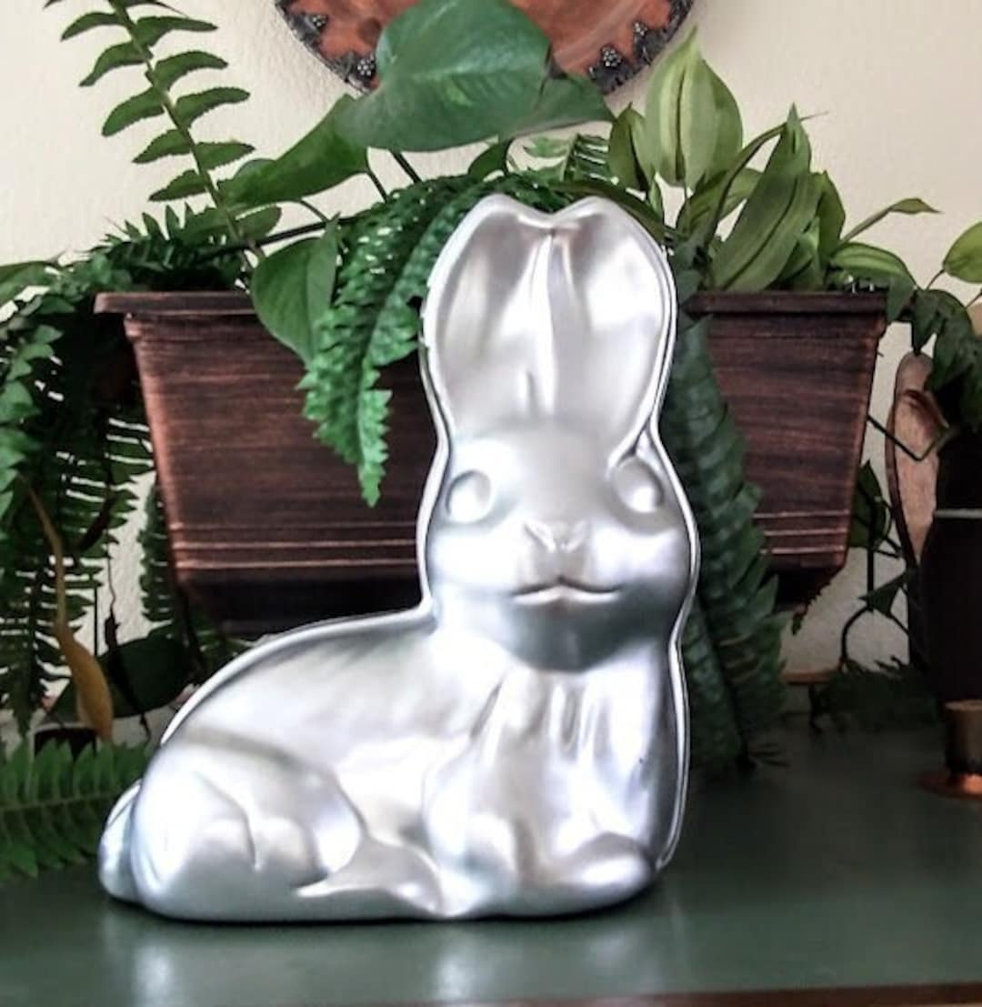 VTG Easter Bunny Cake Mold Wilton Co. - Etsy