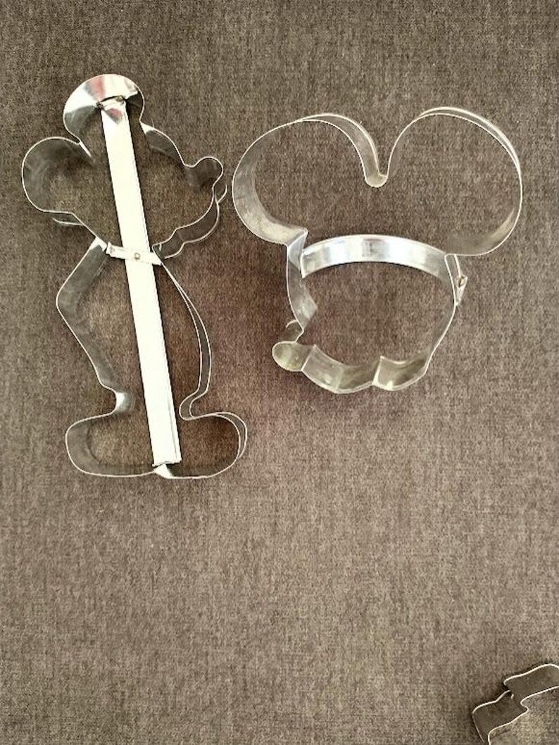 Mickey Mouse Cookie Cutters- Walt Disney World Trademark 7.25" High, 5 ...