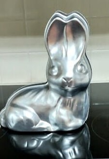 VTG Easter Bunny Cake Mold Wilton Co. - Etsy