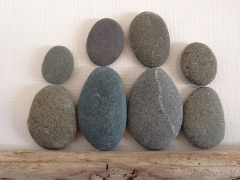 Pebble Art/ Family of Four/ Heart Shaped Rock/ Driftwood/ Canvas Art - Etsy