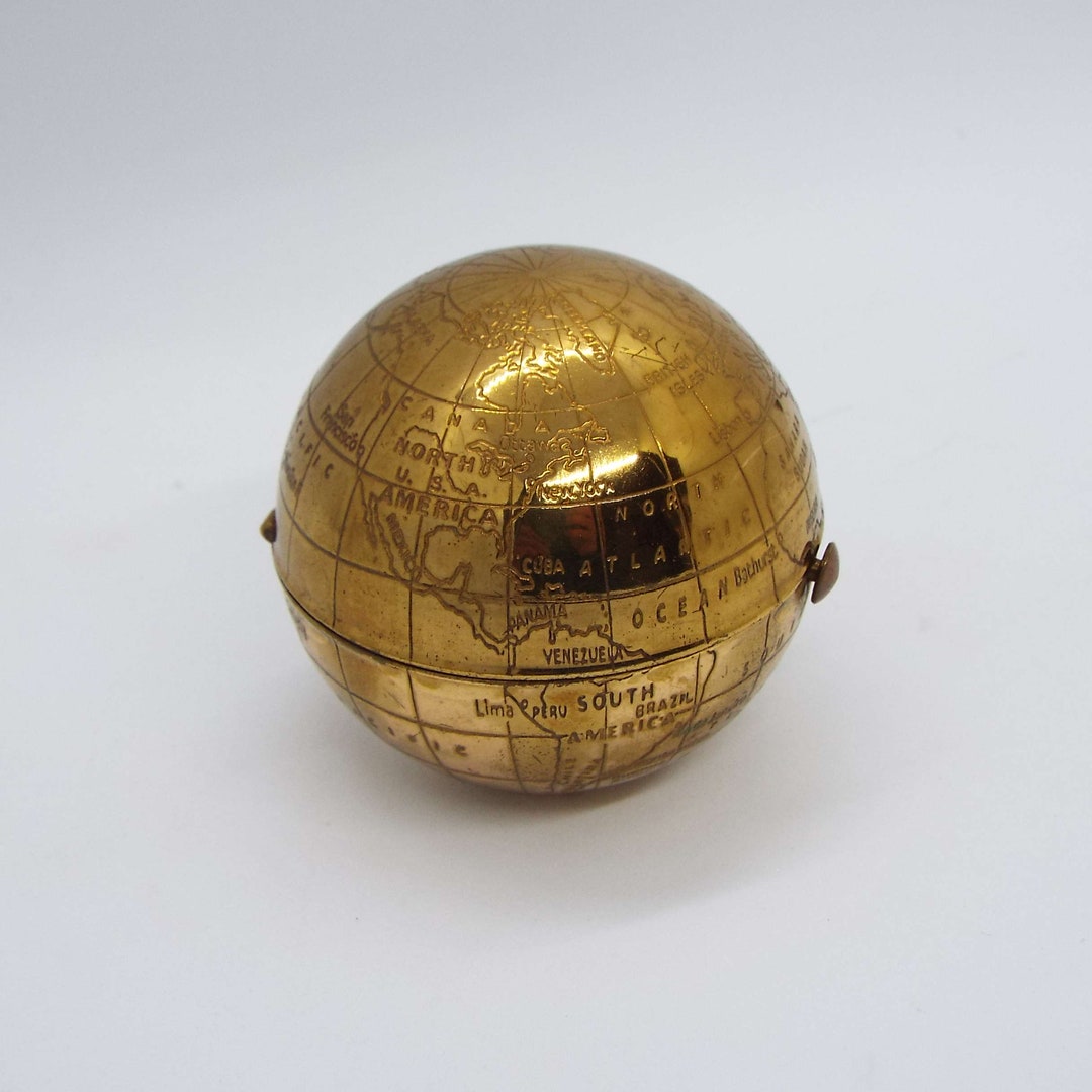 Vintage 1950's Pygmalion Globe Powder Compact World Map Powder Compact ...