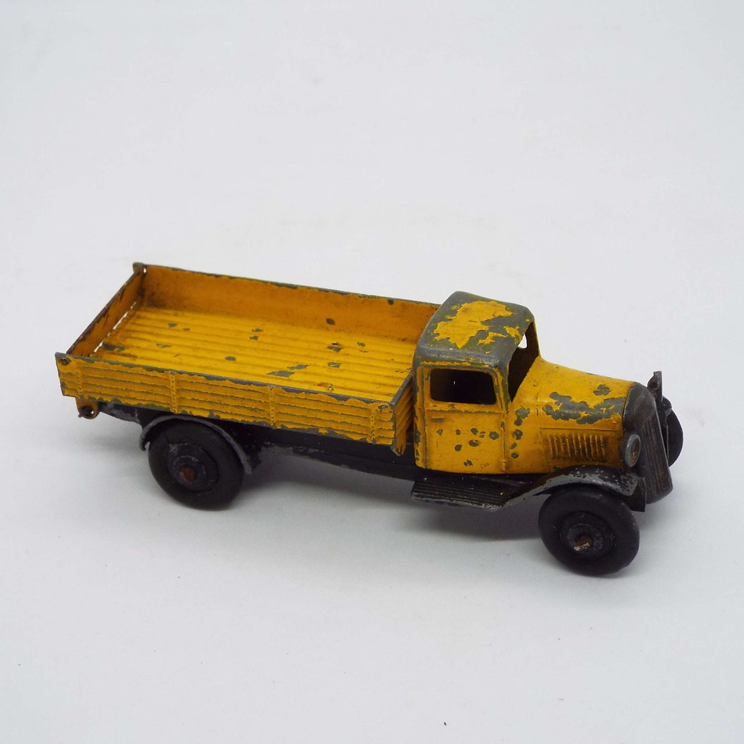 Vintage 1940's Dinky 25e Tipping Wagon Yellow Truck Lorry Push Pull Toy ...