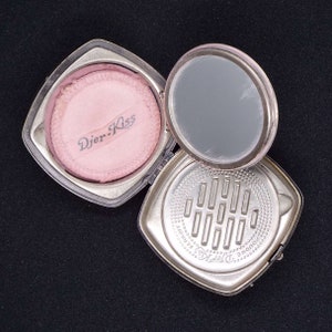 Vintage 1920's Djer Kiss Powder Compact Art Nouveau Kissing Fairies ...