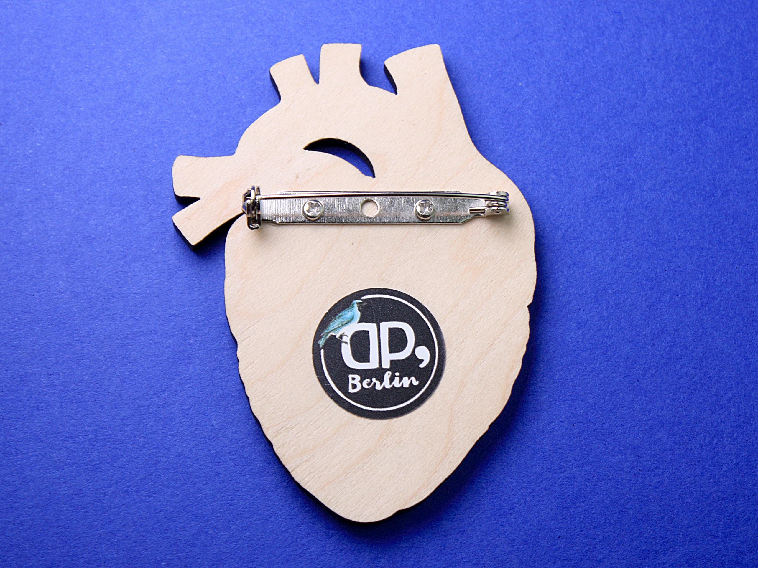 BROKEN BEAUTY ++ Big Wooden Surreal Kintsugi Anatomical Heart Gold ...