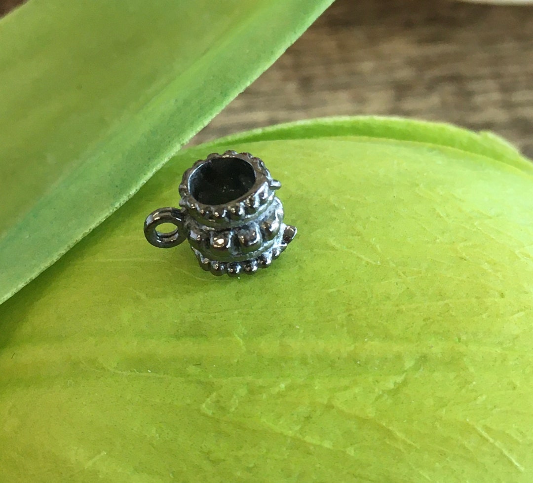 Gunmetal Alloy Charm Hanger mit rundem Muster runder Charm - Etsy.de