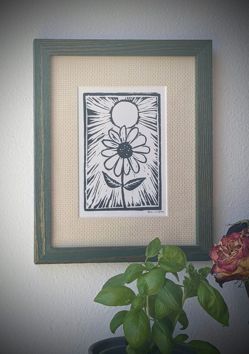 Daisy Linocut Print in Rustic Green Frame - Etsy