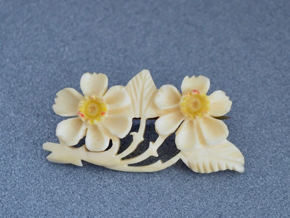 Antique carved bone flower floral pin brooch - Gem