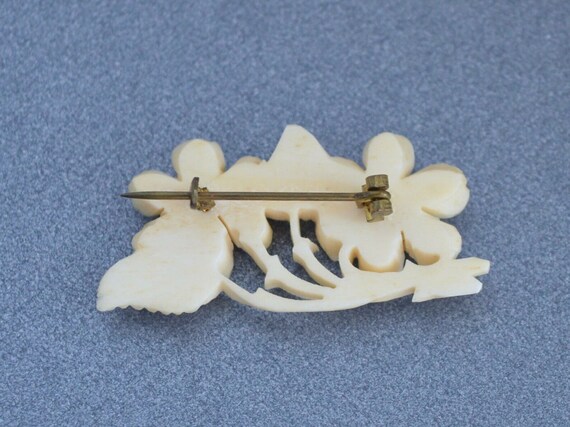 Antique carved bone flower floral pin brooch - Gem