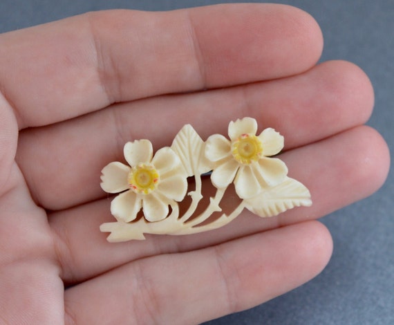 Antique carved bone flower floral pin brooch - Gem