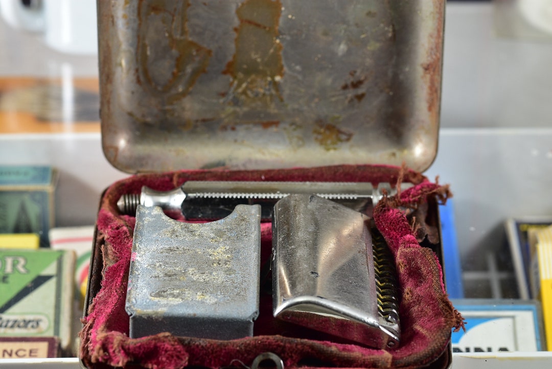 Complete Ever-ready 1924 Shovelhead Single Edge Safety Razor With Blade ...