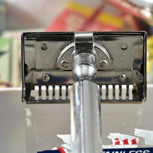 Complete Ever-ready 1924 Shovelhead Single Edge Safety Razor With Blade ...
