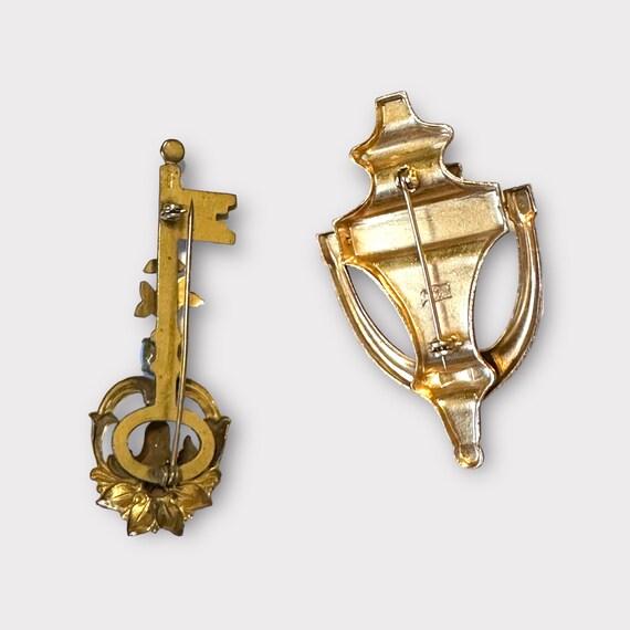 Coro pegasus 1940’s key and door knocker pin set - Gem