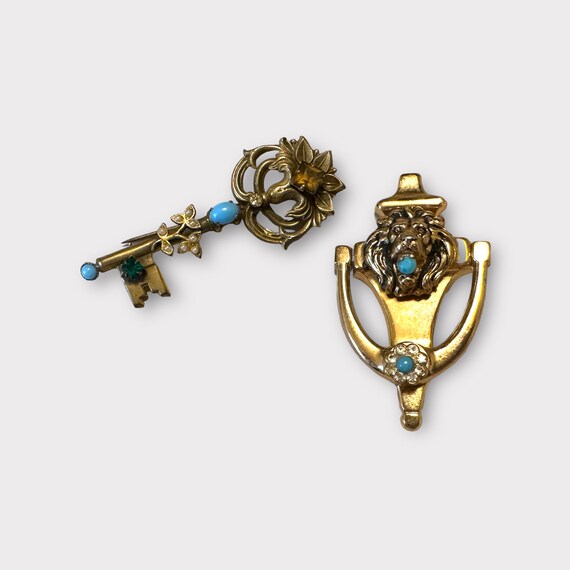 Coro pegasus 1940’s key and door knocker pin set - Gem