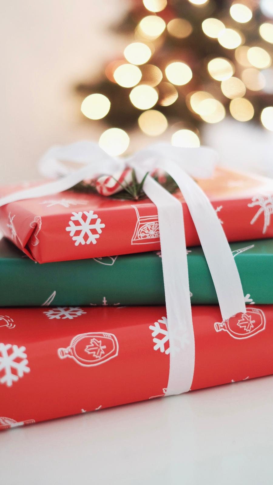 It's Always Sunny in Philadelphia Christmas Wrapping Paper Frank ...