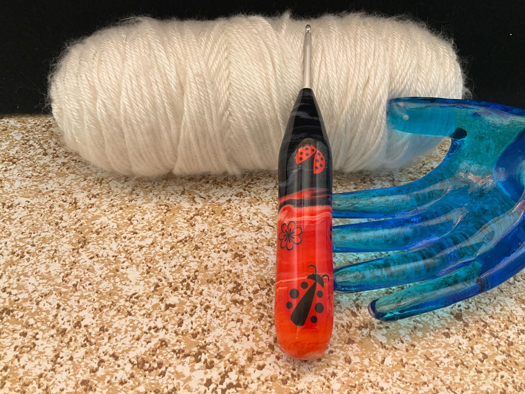 Handmade E/3.50 Mm Clover Amour, Too Shay Crochet Hook Wood/acrylic ...