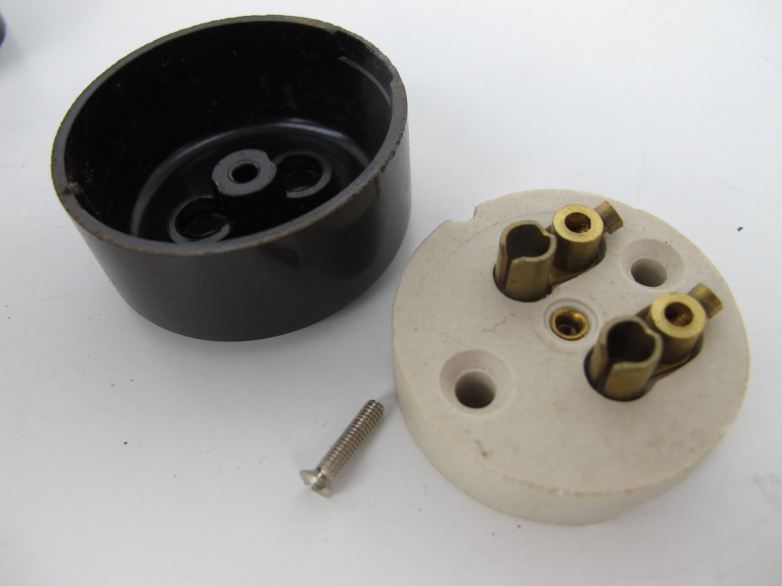Vintage 2 Pin Socket. Bakelite and Ceramic. Made in England by ...