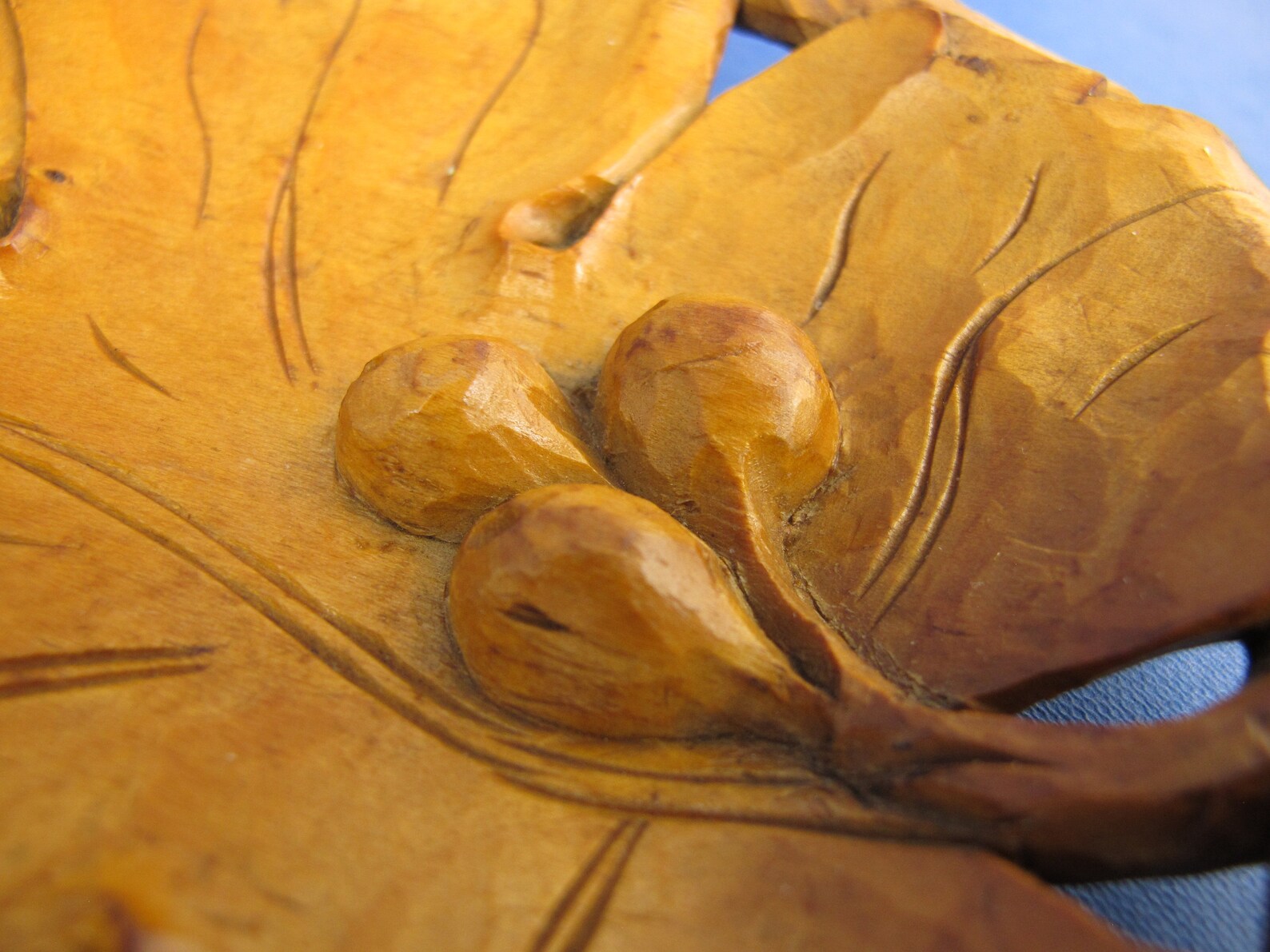 Vintage hand carved shallow wooden leaf shape dish. Lovely | Etsy