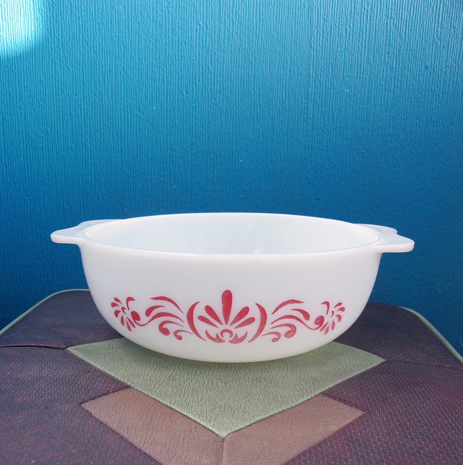 Vintage Pyrex Easygrip Casserole Dish Red Scroll Pattern. - Etsy Australia