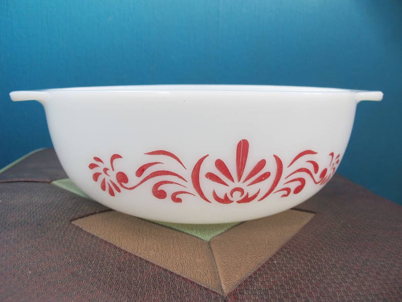 Vintage Pyrex Easygrip Casserole Dish Red Scroll Pattern. - Etsy Australia
