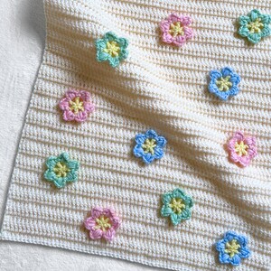 Bluma Crochet Baby Blanket Pattern: Flower Design (PDF Pattern) - Etsy