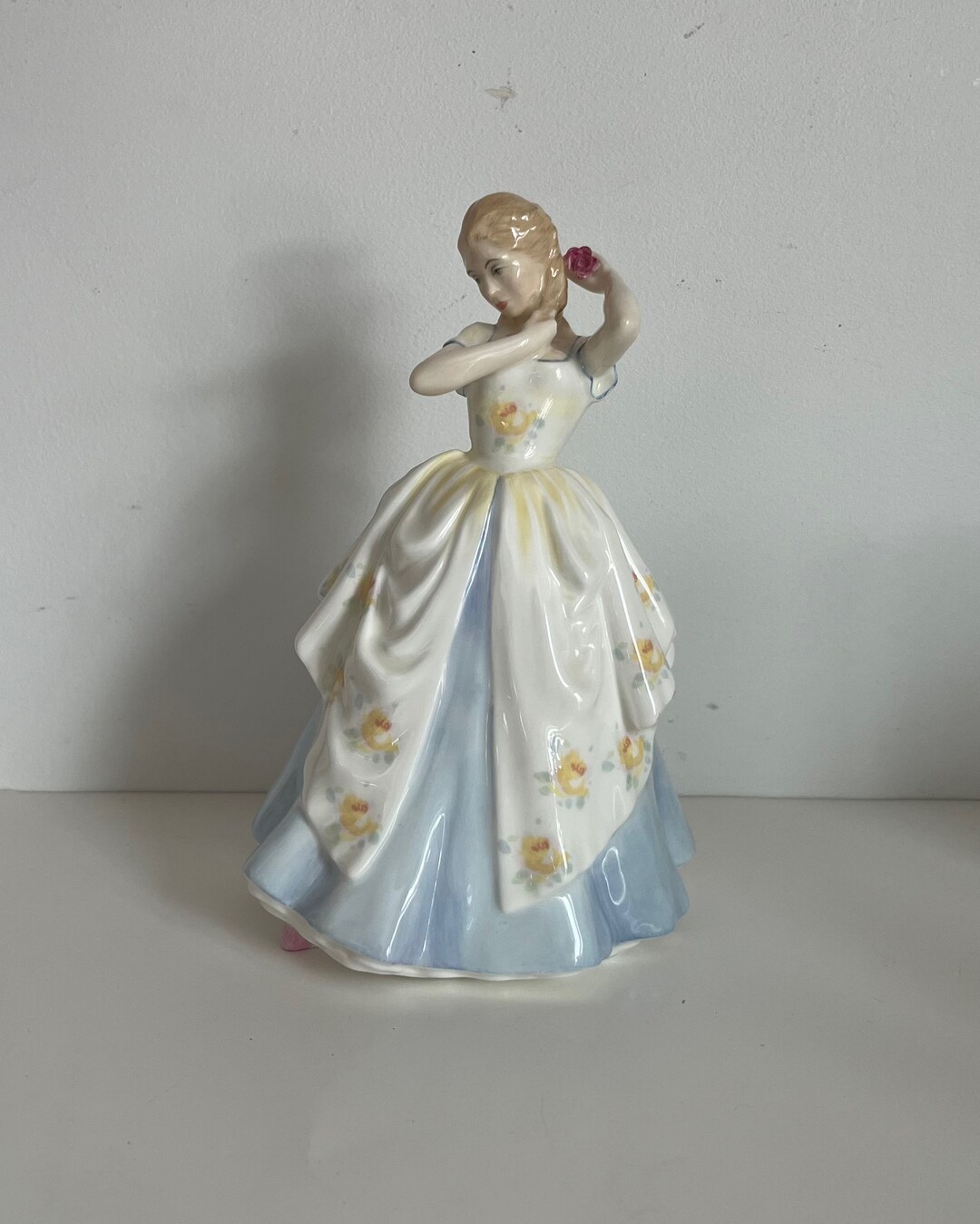 Vintage Royal Doulton Laura HN 2960 Pretty Lady Figurine - Etsy